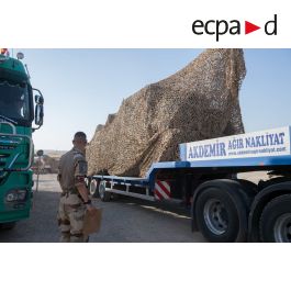 ImagesDéfense - Préparation d'une rame de véhicules par les éléments du ...