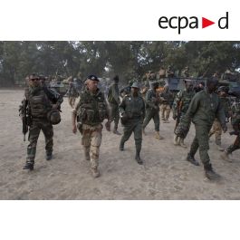 ImagesDéfense - Le lieutenant-colonel Frédéric Edel est accueilli par ...