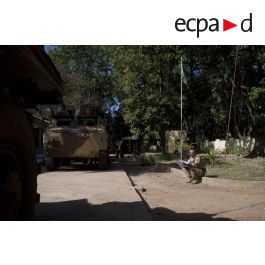 ImagesDéfense - Le lieutenant-colonel Frédéric Edel prend connaissance ...