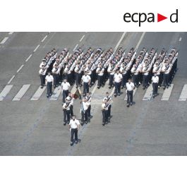 ImagesDéfense - Le colonel Christophe Chevalier défile en tête des ...