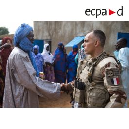 ImagesDéfense - Le colonel Nicolas James du 7e bataillon de chasseurs ...