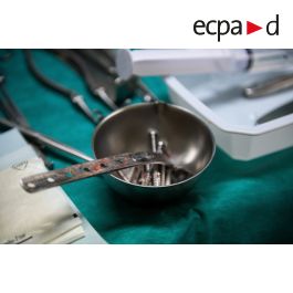 ImagesDéfense - Une plaque médiane est retirée du tibia gauche d'un ...