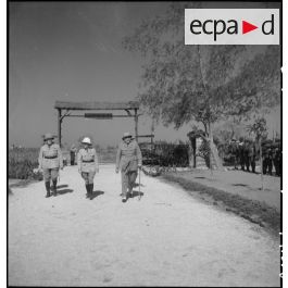 ImagesDéfense - Pierre Boisson et le général Barrau arrivent au camp ...