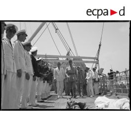 ImagesDéfense - Le général d'armée Henri Dentz en visite à bord du ...