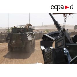 ImagesDéfense - Des véhicules de l'avant blindés (VAB) du 1er régiment ...