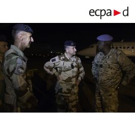 ImagesDéfense - Le général d'armée Pierre de Villiers s'entretient avec ...