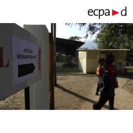 ImagesDéfense - Accueil des ressortissants évacués au camp du 43e BIMa ...
