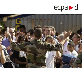 ImagesDéfense - Accueil des ressortissants évacués au camp du 43e BIMa ...