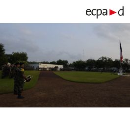 ImagesDéfense - Prise d'armes sur la place d'armes du 43e BIMa ...