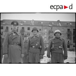 ImagesDéfense - Le général Reinhardt, le Leutnant Albert Ernst du 1er ...