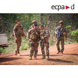 ImagesDéfense - Le colonel Marc Espitalier, chef de corps du 1er RT ...