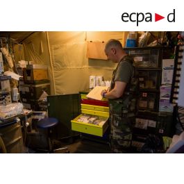 ImagesDéfense - Gestion du stock de la pharmacie centrale des armées par un élément de l'UDPS ...