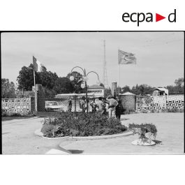 ImagesDéfense - Entrée de l'hôtel Impala à Kolwezi après l'occupation ...