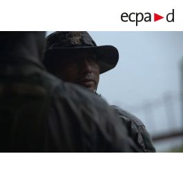 ImagesDéfense - Portrait de stagiaires sous la pluie au centre d ...