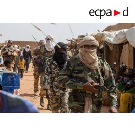 ImagesDéfense - Des combattants du groupe d’autodéfense touareg Imghad ...