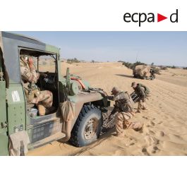 ImagesDéfense - Des soldats disposent des plaques PSP pour le ...