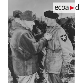 ImagesDéfense - [Chipyong-Ni. Février 1951. Le major général Almond ...