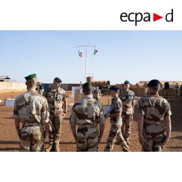 ImagesDéfense - Le général Cyril Carcy remet des médailles aux côtés du ...