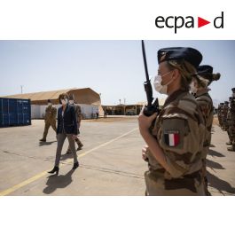 ImagesDéfense - La ministre des Armées Florence Parly accompagnée du ...