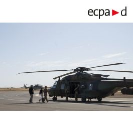 ImagesDéfense - La ministre des Armées Florence Parly embarque à bord d ...