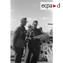 ImagesDéfense - Le général Neumann Silkow, commandant de la 15e ...