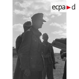 ImagesDéfense - Le général Neumann Silkow, commandant de la 15e ...