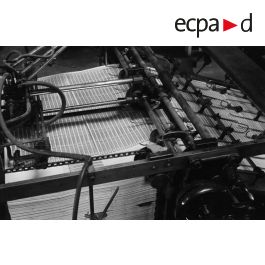ImagesDéfense - Les machines d'une imprimerie.