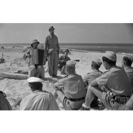 ImagesDéfense - Sur une plage d'Egypte (El Quasaba), des membres de la ...