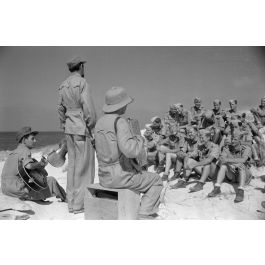 ImagesDéfense - Sur une plage d'Egypte (El Quasaba), des membres de la ...