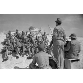 ImagesDéfense - Sur une plage d'Egypte (El Quasaba), des membres de la ...