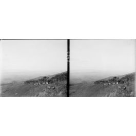 ImagesDéfense - De Tsivory à Bekily par la montagne. [légende d'origine]