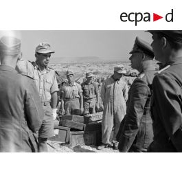 ImagesDéfense - Le général Erwin Rommel près de l'encuvement d'une ...