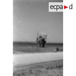 ImagesDéfense - Une explosion de pierre pour la réfection d'une route.