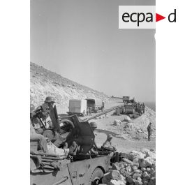 ImagesDéfense - Un canon de 2 cm Flak.38 installé sur une voiture Horch ...