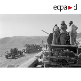 ImagesDéfense - Un canon de 2 cm Flak.38 installé sur une voiture Horch ...
