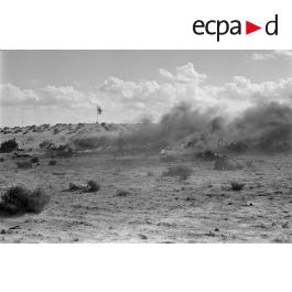 ImagesDéfense - Des débris d'un avion en feu près d'un drapeau de la ...