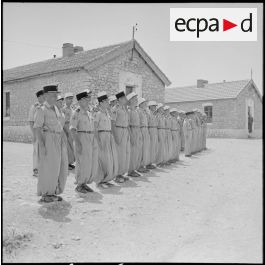 ImagesDéfense - Compagnie saharienne de la Légion Etrangère au garde-à ...