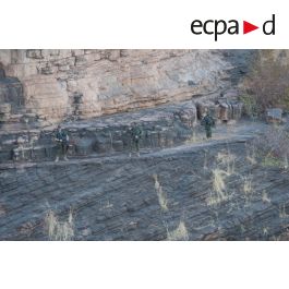 ImagesDéfense - Des chasseurs ardennais belges patrouillent autour de la caserne Boubacar Sada ...