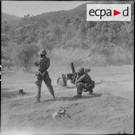 ImagesDéfense - Tirs avec un mortier de 120 mm.