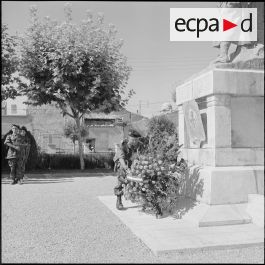 ImagesDéfense - Cérémonie au monument aux morts, le lieutenant-colonel ...