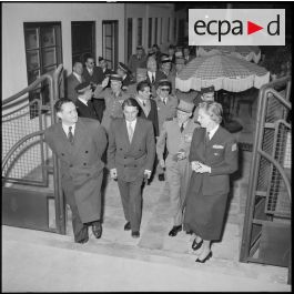 ImagesDéfense - MM. Bourgès Maunoury et Lejeune sont accueillis par Mme ...