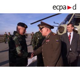 ImagesDéfense - Le ministre de la défense russe Sergeyev salue le ...
