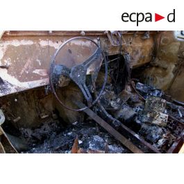 ImagesDéfense - Vue de l'intérieur d'un véhicule blindé léger (VBL ...