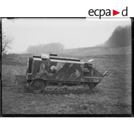 ImagesDéfense - Marly-le-Roy, essai de matériel d'assaut. Un char ...