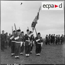 ImagesDéfense - Région de Dellys, cote 505. Le drapeau du 9e régiment d ...