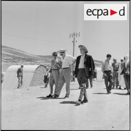 ImagesDéfense - Masqueray. Une délégation de journalistes parisiens ...