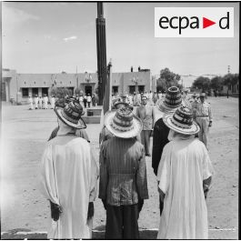 ImagesDéfense - Kenadsa. Salut aux couleurs.