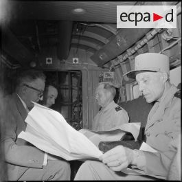 ImagesDéfense - André Morice et le général Paul Ely à bord d'un ...