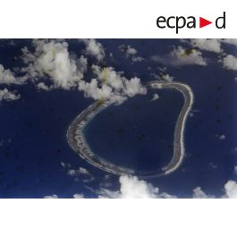 ImagesDéfense - Vue aérienne d'un atoll.[Description en cours]
