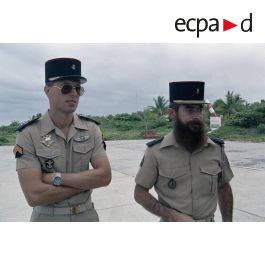 ImagesDéfense - Portrait d'un sergent-chef et d'un caporal-chef du 5e ...